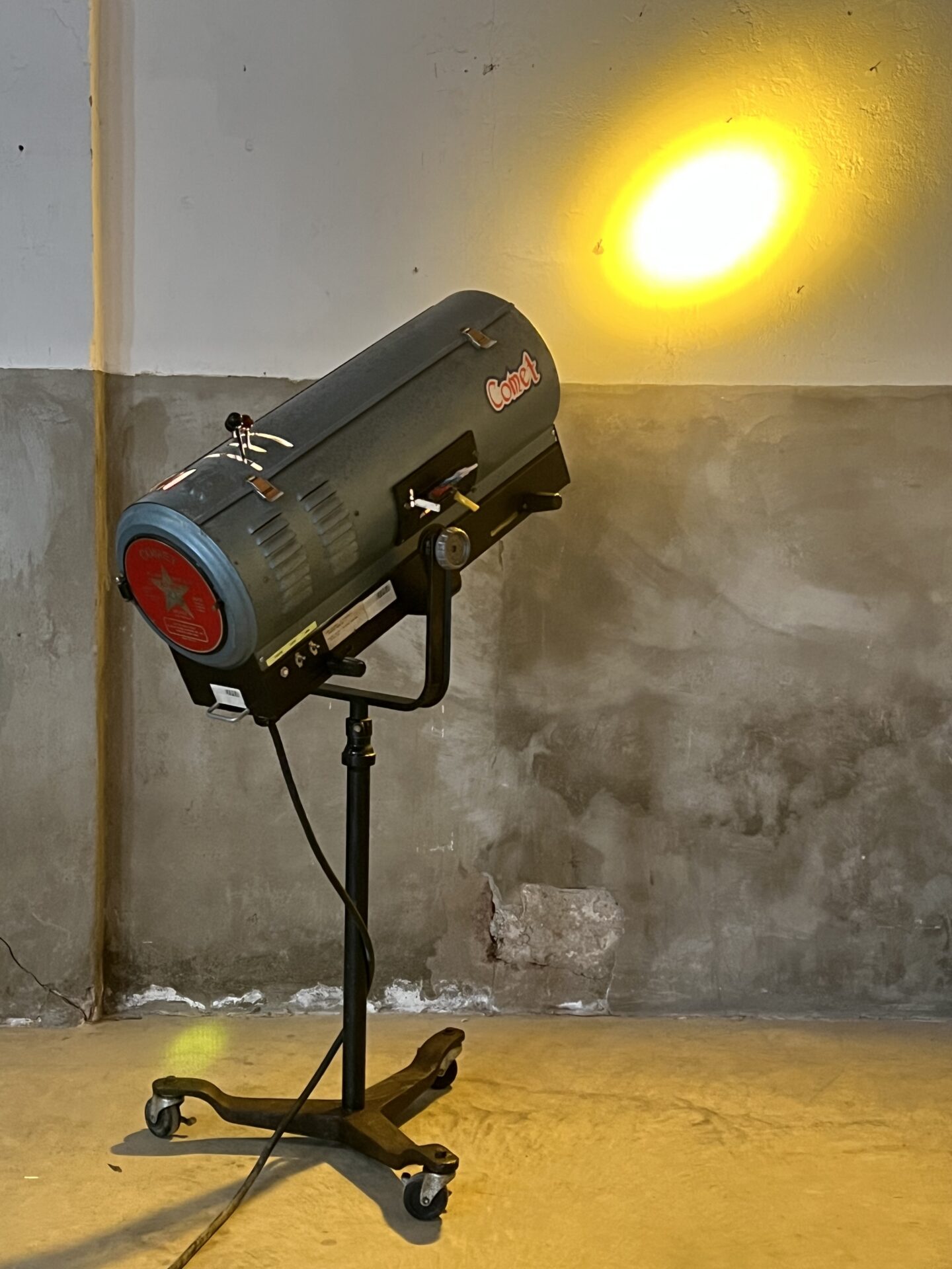 Altman Comet NY spotlight theater Gezocht? - Industrieel & Vintage De ...